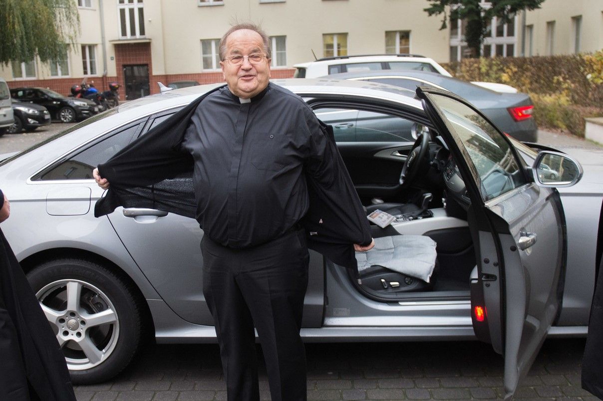 "Dwa samochody dostaliśmy od bezdomnego". Oto, co powinien zrobić z o ...