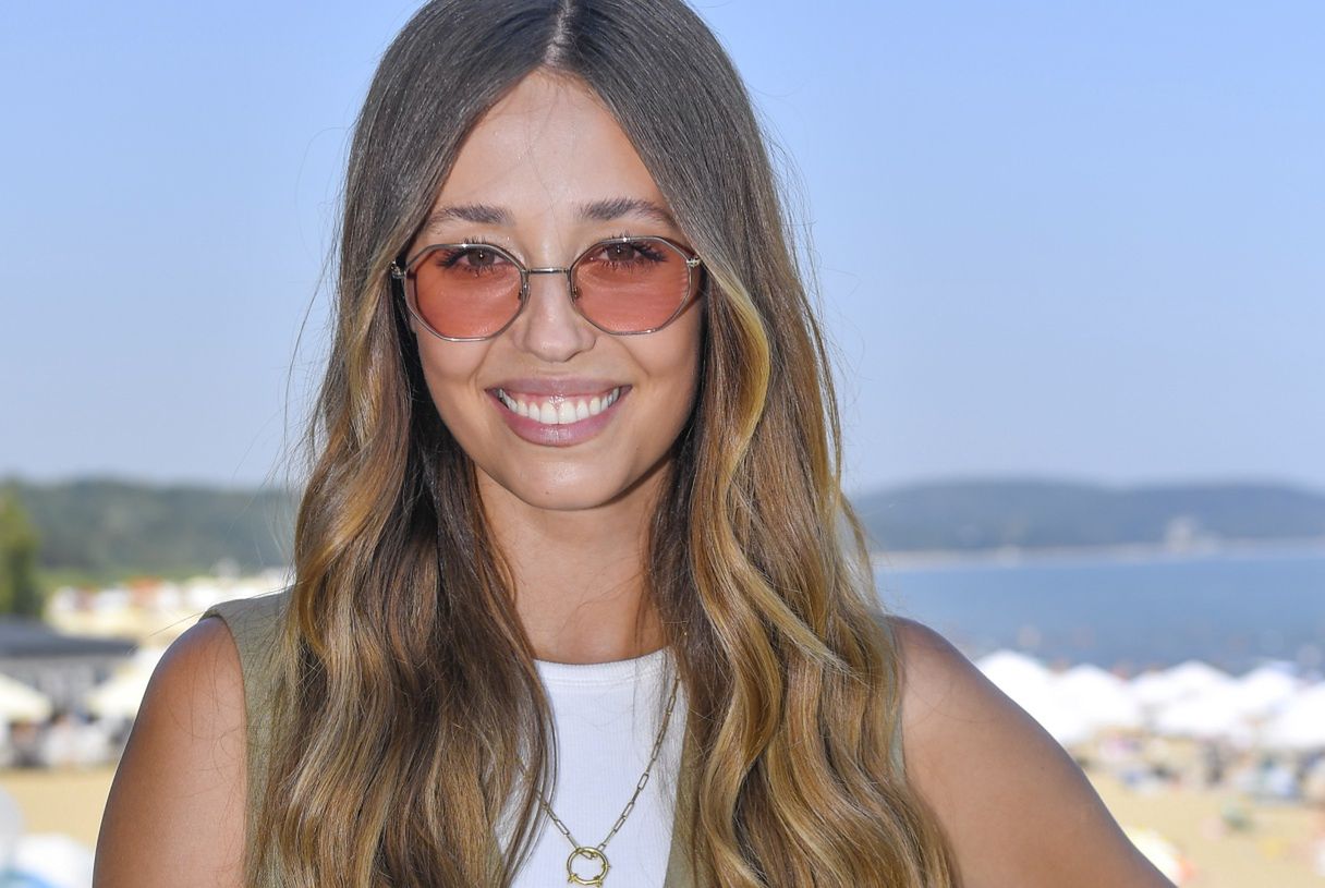 Izabella Krzan na wakacjach. Pluska się w wodzie