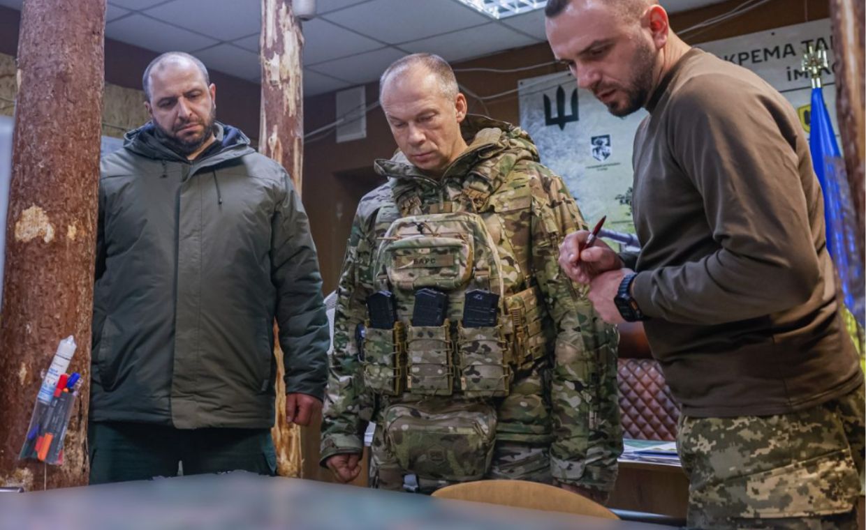 Ukrainian defence chiefs bolster front lines amid intense combat: a ...