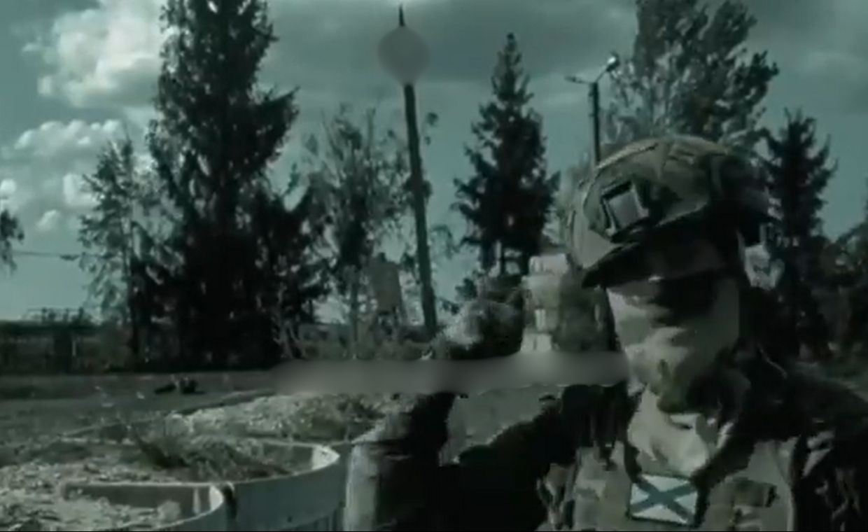 Schockierendes Video: Russischer Soldat zeigt grausame Kriegsverbrechen Schockierendes Video: Russischer Soldat zeigt grausame Kriegsverbrechen