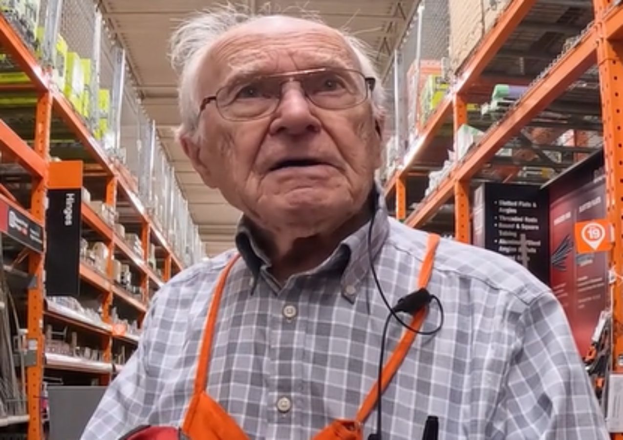TikTok star uncovers heartwarming story of 100-year-old worker