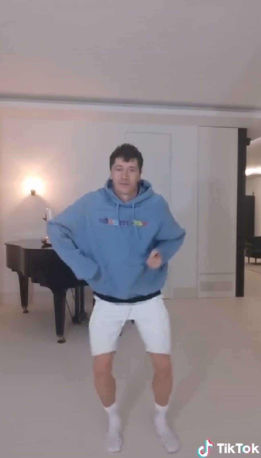 Robert Lewandowski zachwyca tańcem. "Najpierw rozwalasz boiska, a teraz ...