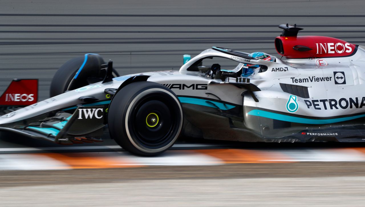 Ten manewr rozwścieczył Hamiltona. Russell niemal w niego wjechał