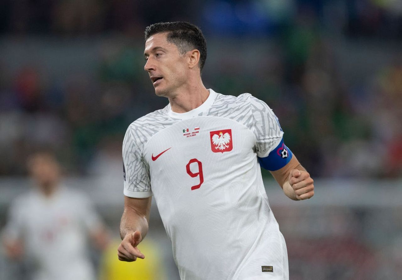 Jacek Gmoch aż się oburzył. "Postawmy Lewandowskiego samego"