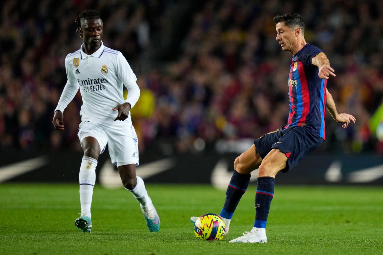 Wiemy, co z Robertem Lewandowskim. Znamy składy na mecz Elche - FC ... Wiemy, co z Robertem Lewandowskim. Znamy składy na mecz Elche - FC ...
