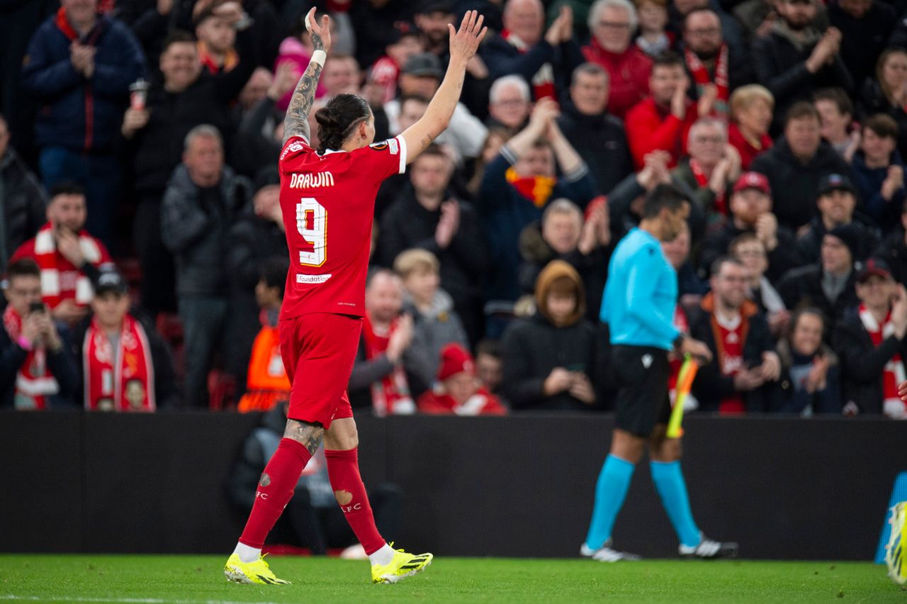 Koncertowa forma Liverpool FC. Polak zadebiutował w wielkim klubie