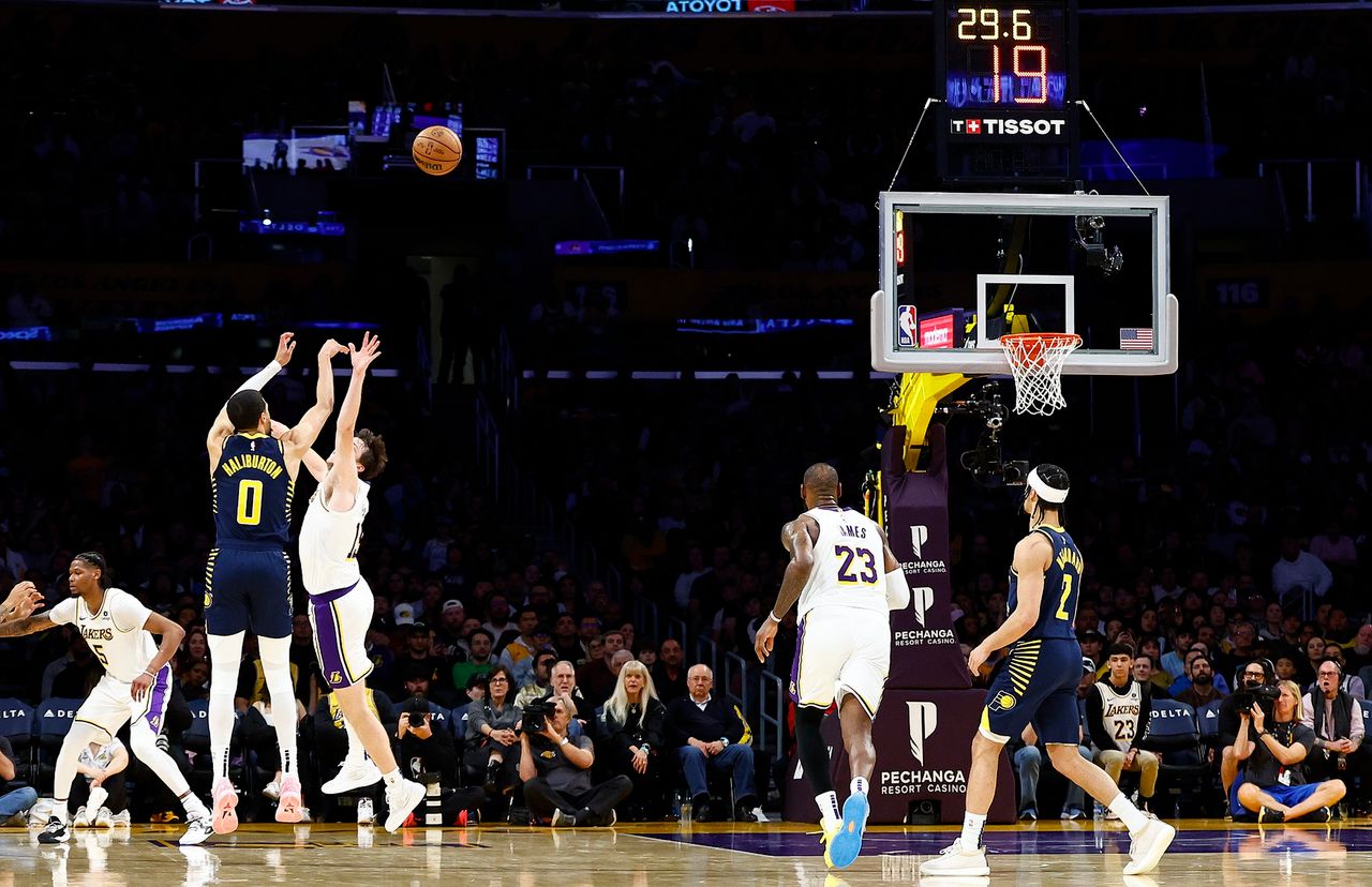 Blisko 300 punktów w meczu NBA. Świetny duet Davis - James