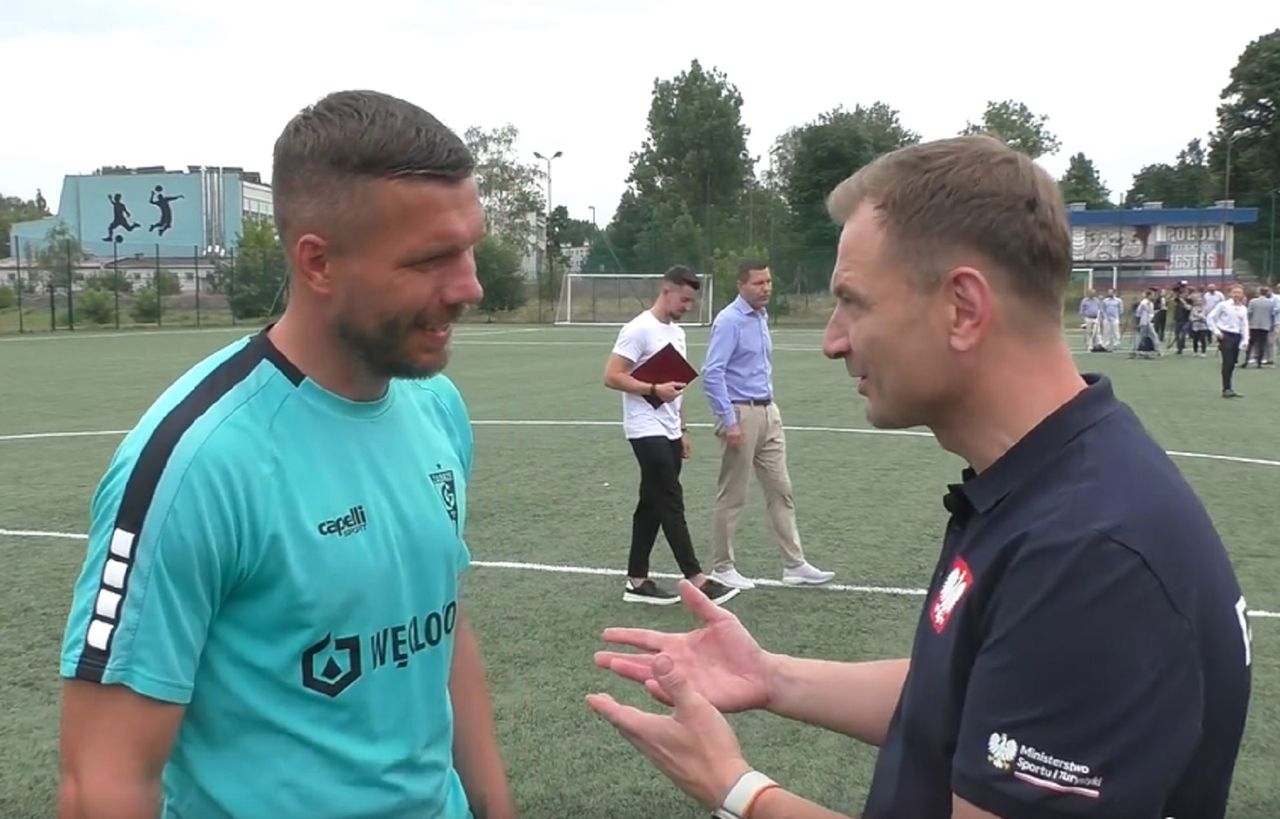 "Kojarzy pan?". Nie uwierzysz, o co Nitras zapytał Podolskiego