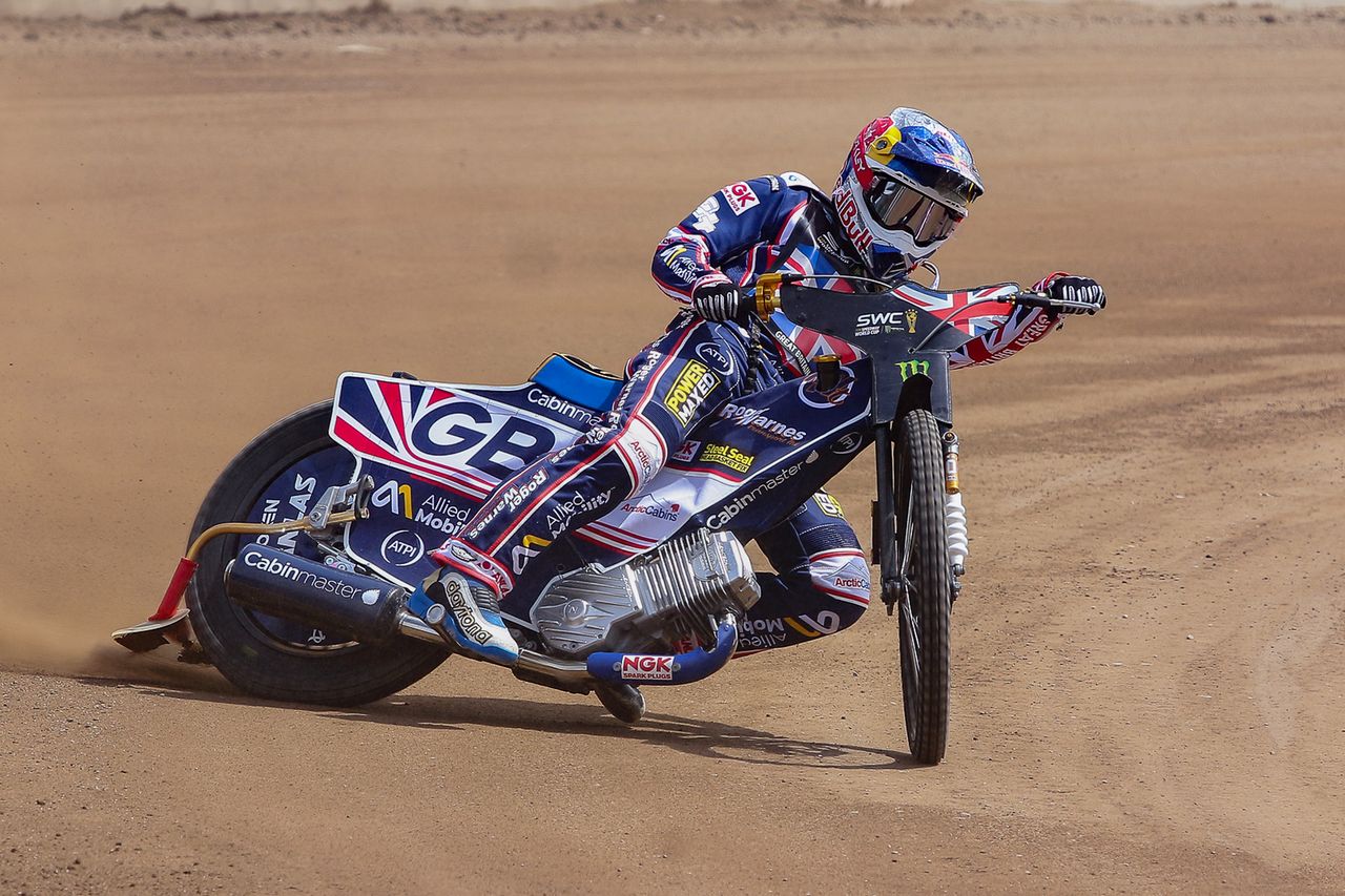 Żużel. Kompletny Robert Lambert w Hallstavik. Jakub Jamróg najlepszy z ...