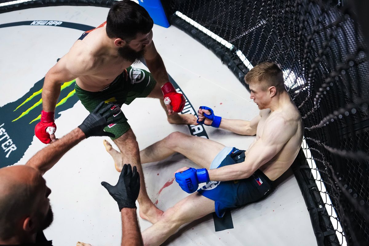 Jeden cios i koniec! Brutalny nokaut w walce wieczoru XTB KSW 108