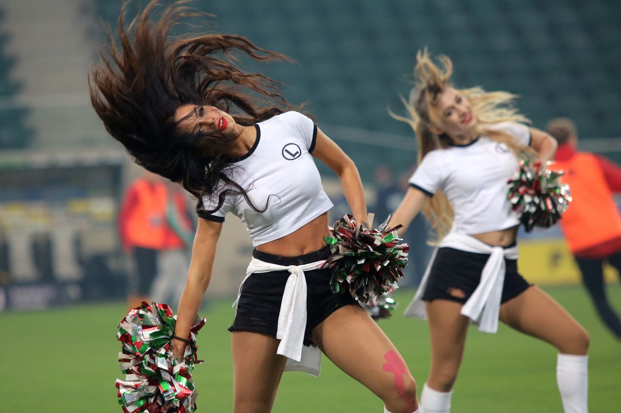 Cheer Angels Cheerleading Academy na meczu Legia Warszawa - Jagiellonia ...