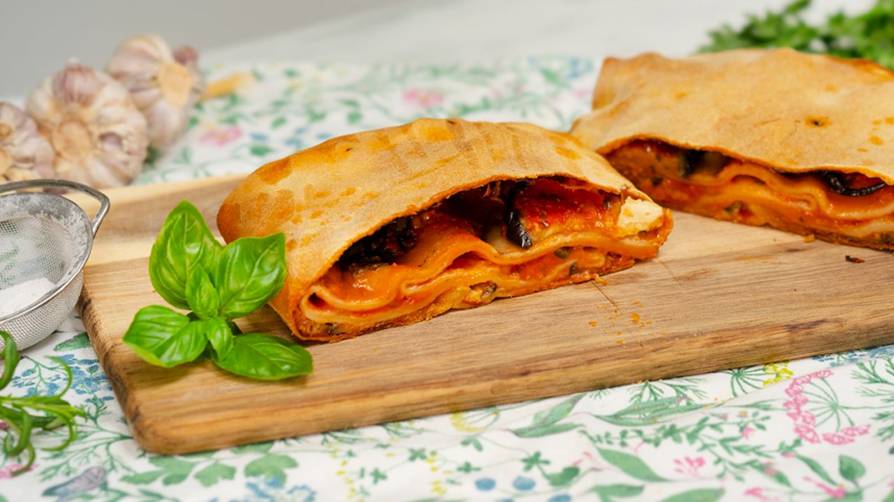 Savoring Sicilian scaccia: A delectable fusion of flavours