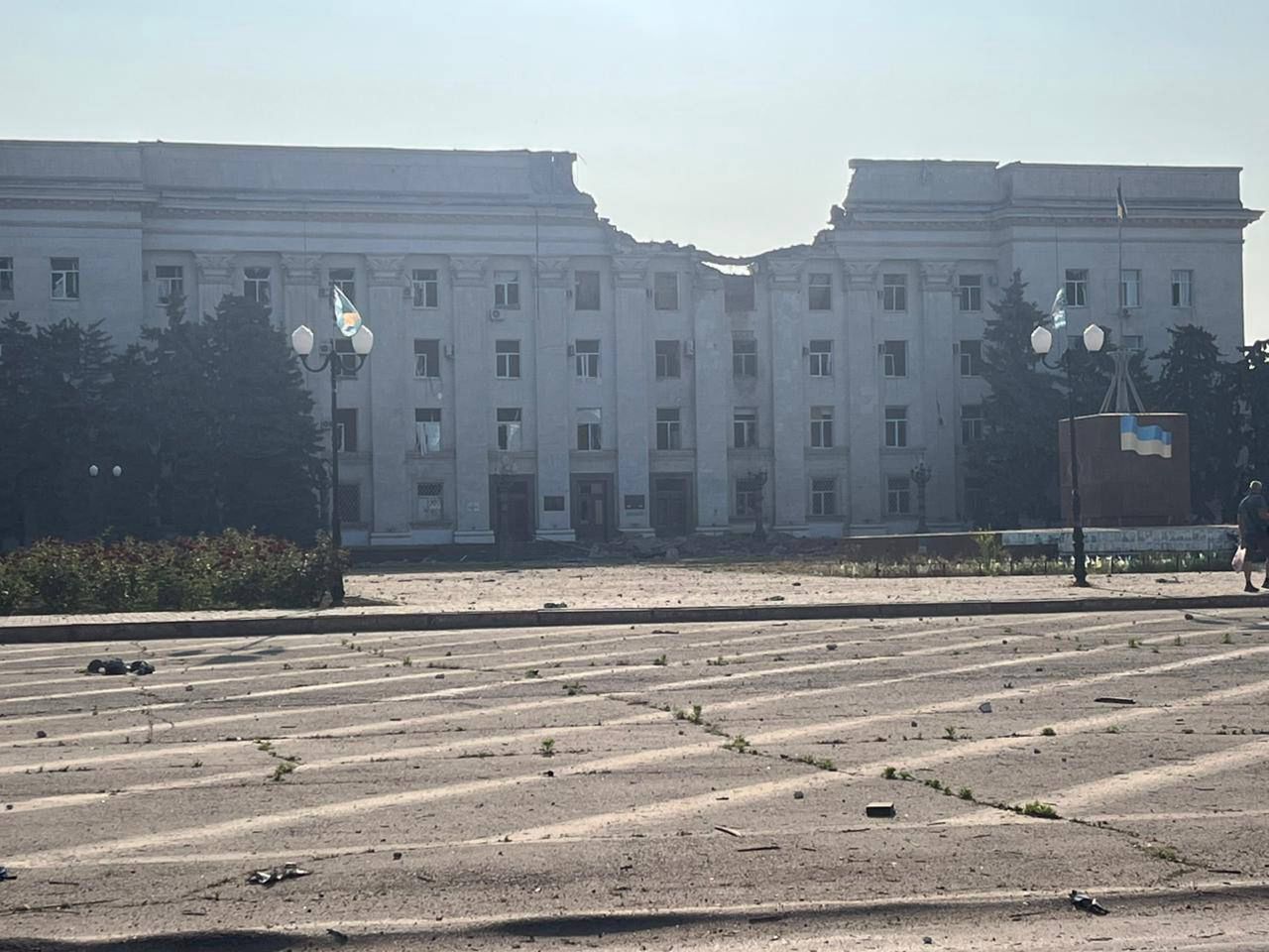 Kherson targeted by Russian forces. Regional offices destroyed