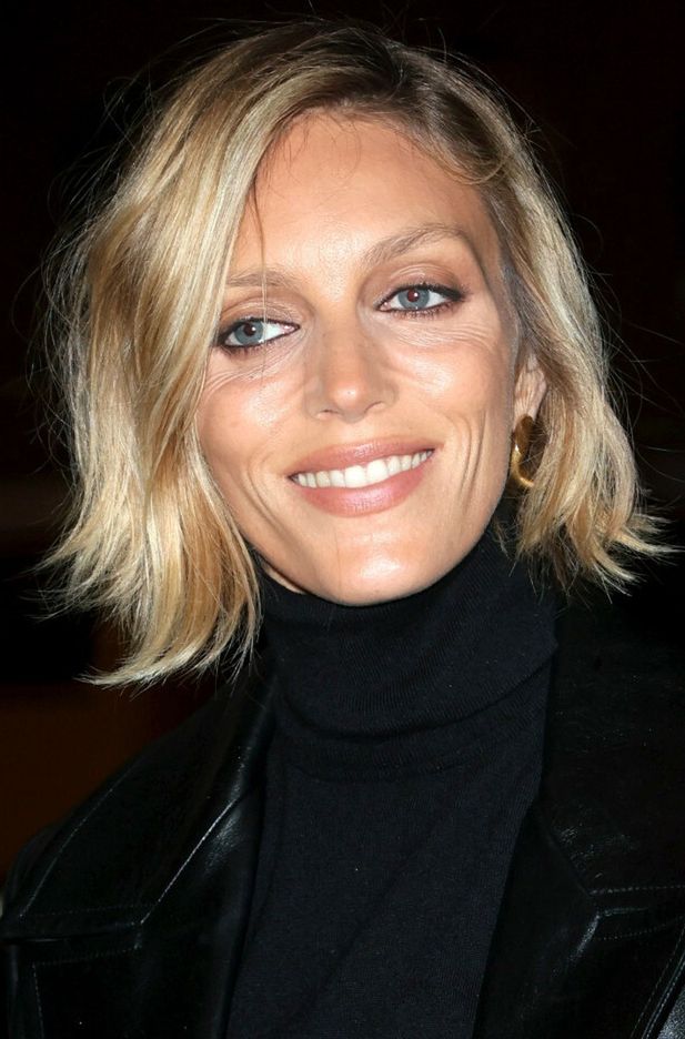 Anja Rubik w stylu uniseks. Pokazuje, jak modnie stylizować czerń