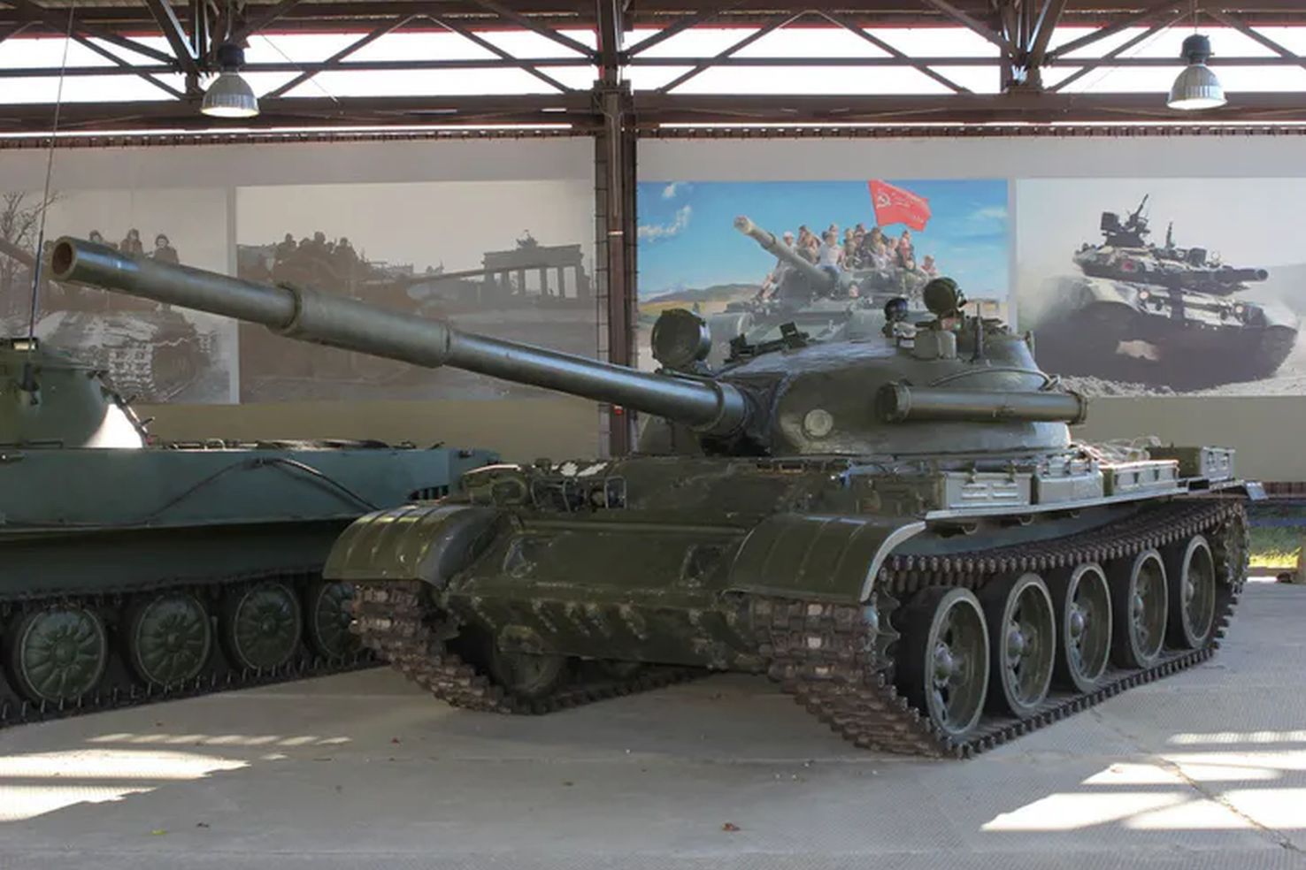 Russia's reliance on outdated tanks in Ukraine war signals mounting ...