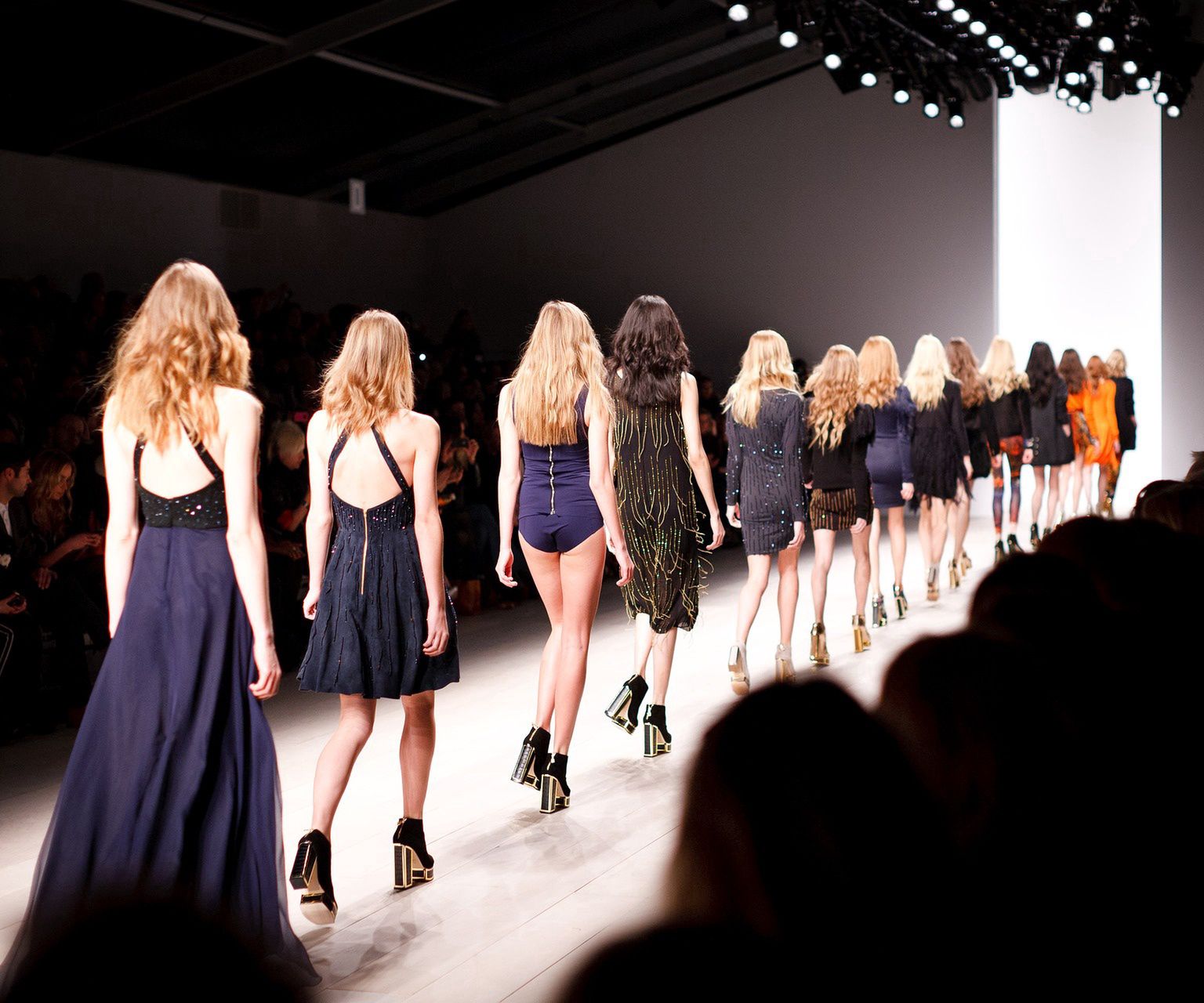 Maciej Lisowski o pracy modelek. "95 cm w biodrach to po prostu gruba ...