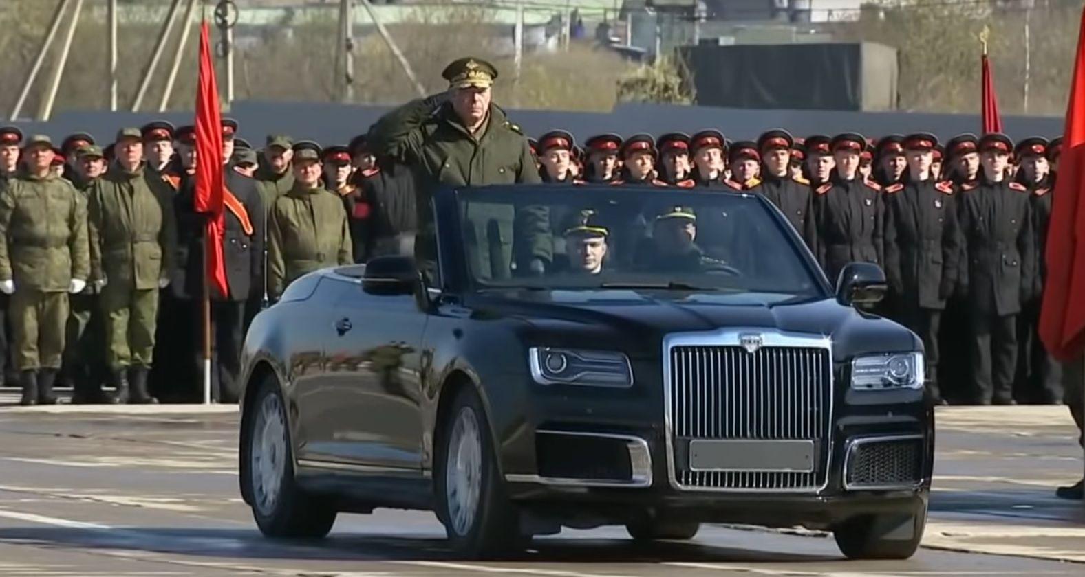 Aurus Senat Cabriolet. Rosyjski konkurent Rolls-Royce'a doczekał się ...