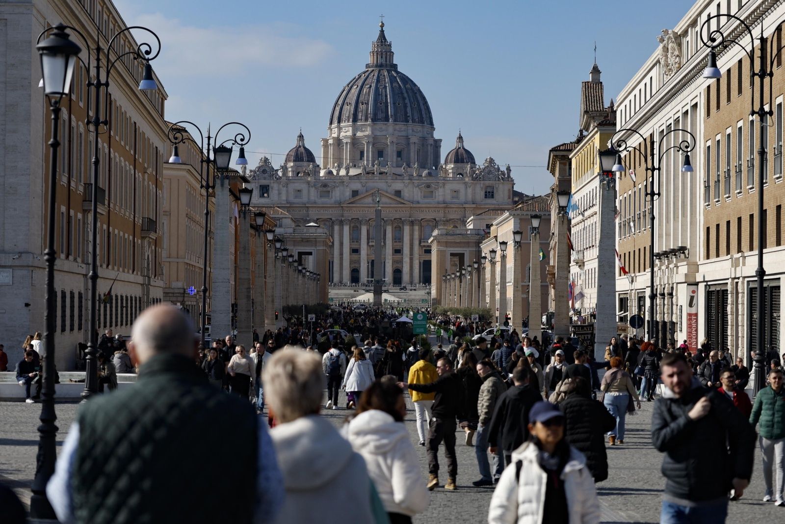 Rome welcomes over a million pilgrims as the Holy Year begins