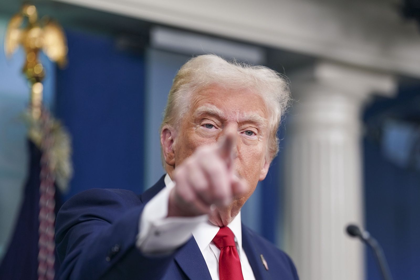 trump attributes Black Hawk crash to pilot altitude error