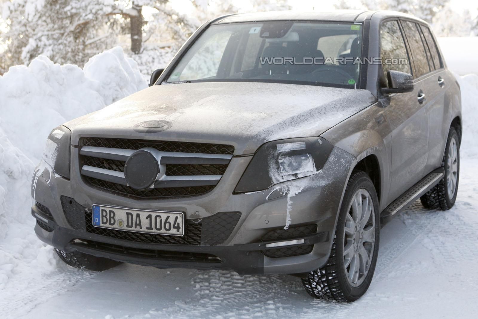 Mercedes-Benz GLK z minimalnym kamuflażem wyszpiegowany