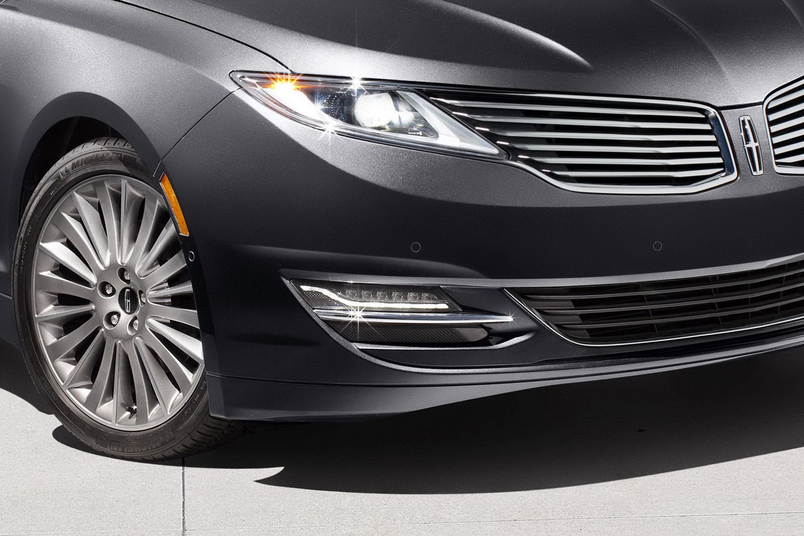 Lincoln MKZ - amerykańska broń przeciw A4 i serii 3 ujawniona [wideo]