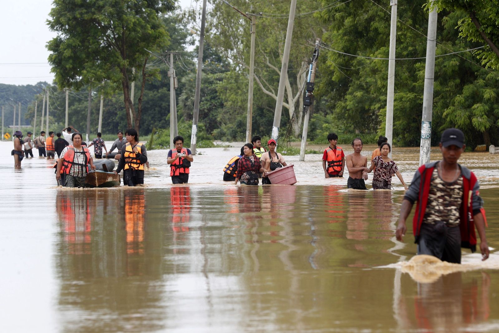 typhoon yagi wreaks havoc on thailand, flooding displaces 30,000 families