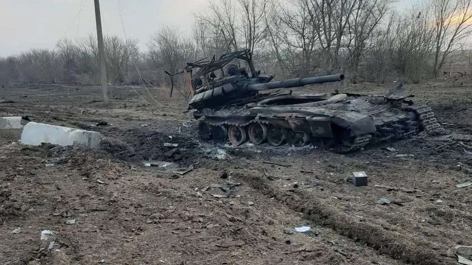 Russian tanks struggle against Ukrainian drone tactics