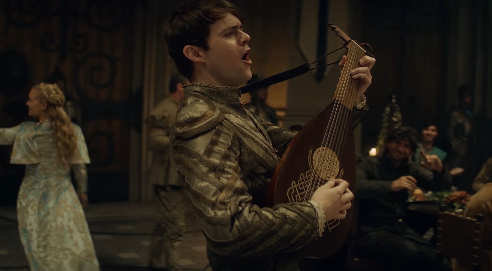 Jaskier w serialu Wiedźmin jest biseksualny. Będzie romansował z ważna ...