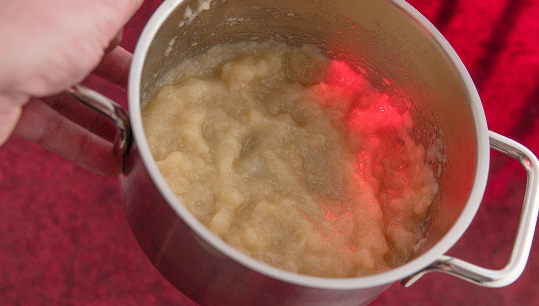 Detoxify your body with this easy fiber treatment. Apples and seeds ...