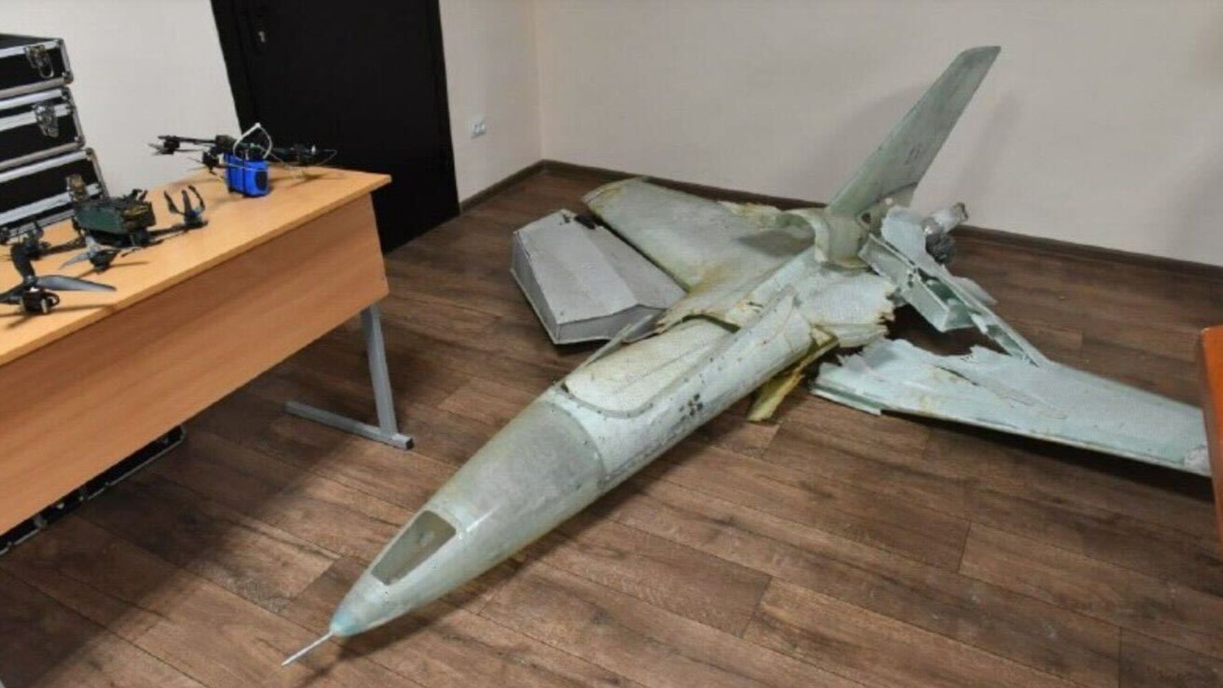 A possible Ukrainian kamikaze drone discovered near Moscow bears ...