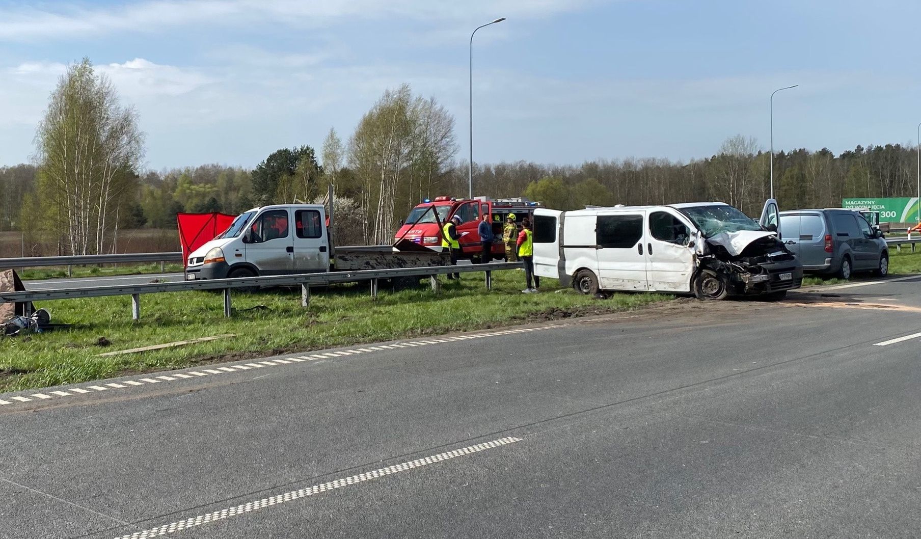 Wypadek na A2 na wschód od Warszawy. Auta poruszają się bardzo wolno