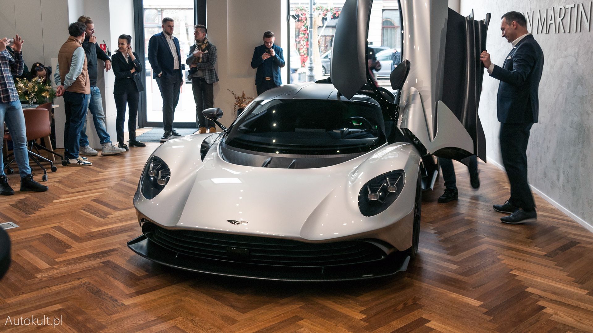 Aston Martin Valhalla już w Polsce. Cena jest duża, ale nikogo nie ...