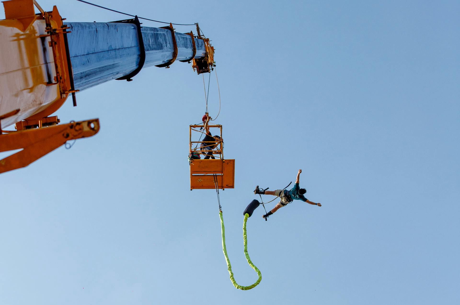 aussie tourist survives 360-foot bungee tragedy over crocodile river