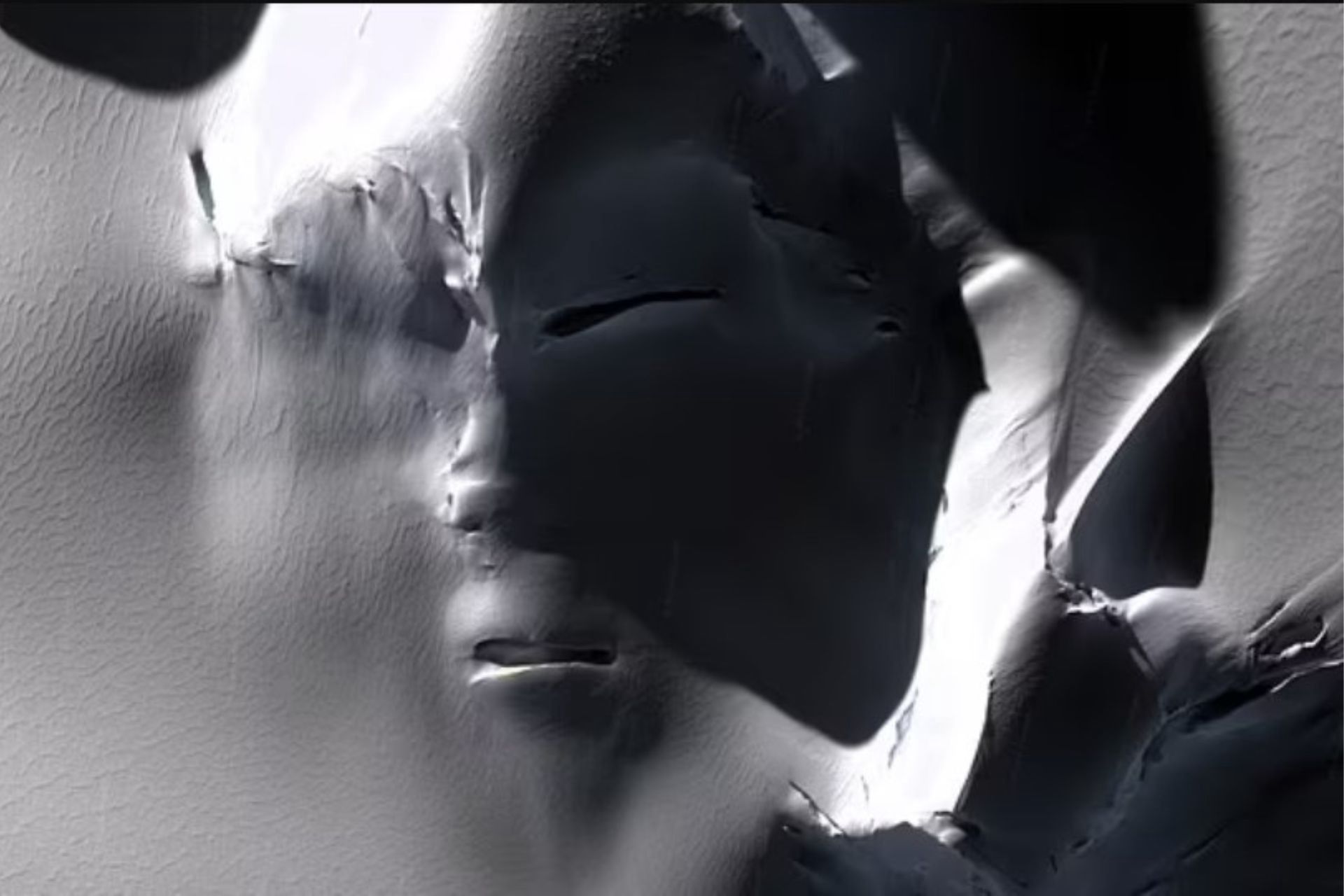 Alien face in Antarctic snow sparks pareidolia debate