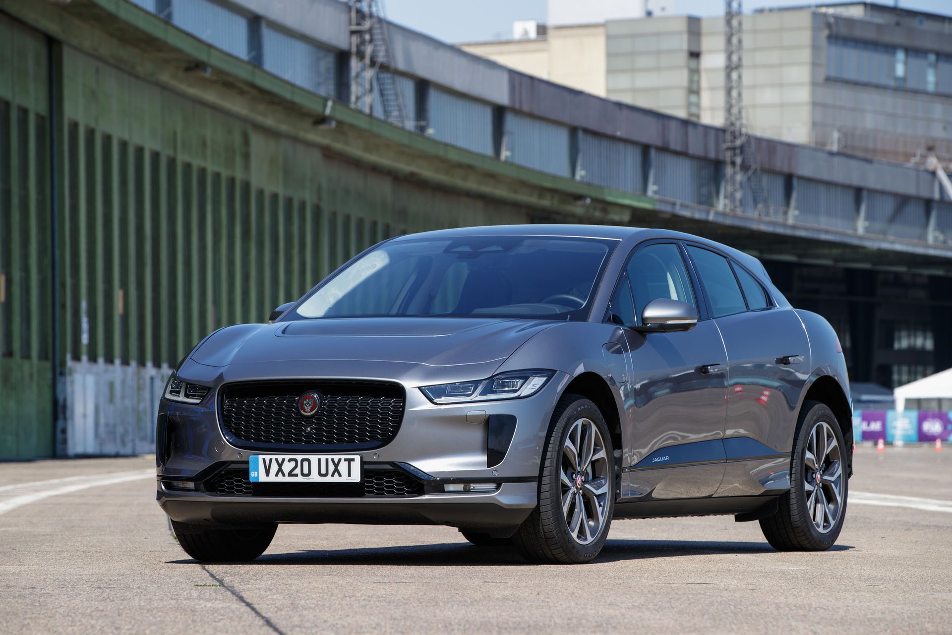 Jaguar I-Pace doczekał się nowej wersji EV320. Ma mniejszą moc i niższą ...