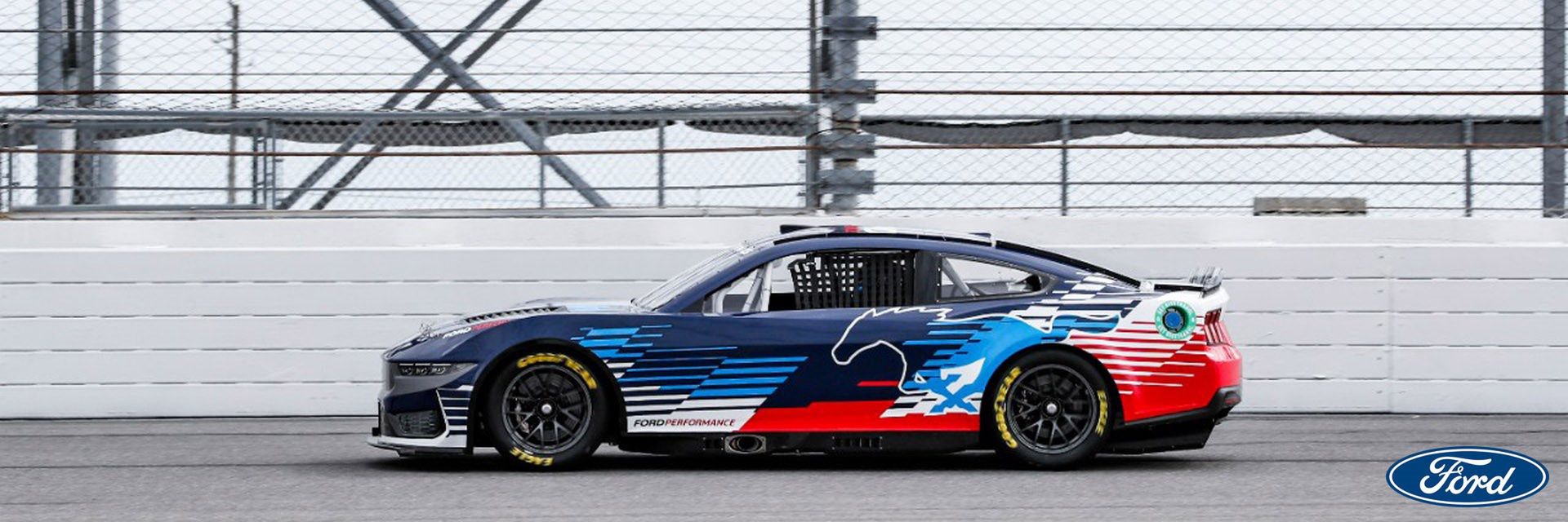 Ford Performance przedstawia nowego Mustanga stworzonego do rywalizacji ...