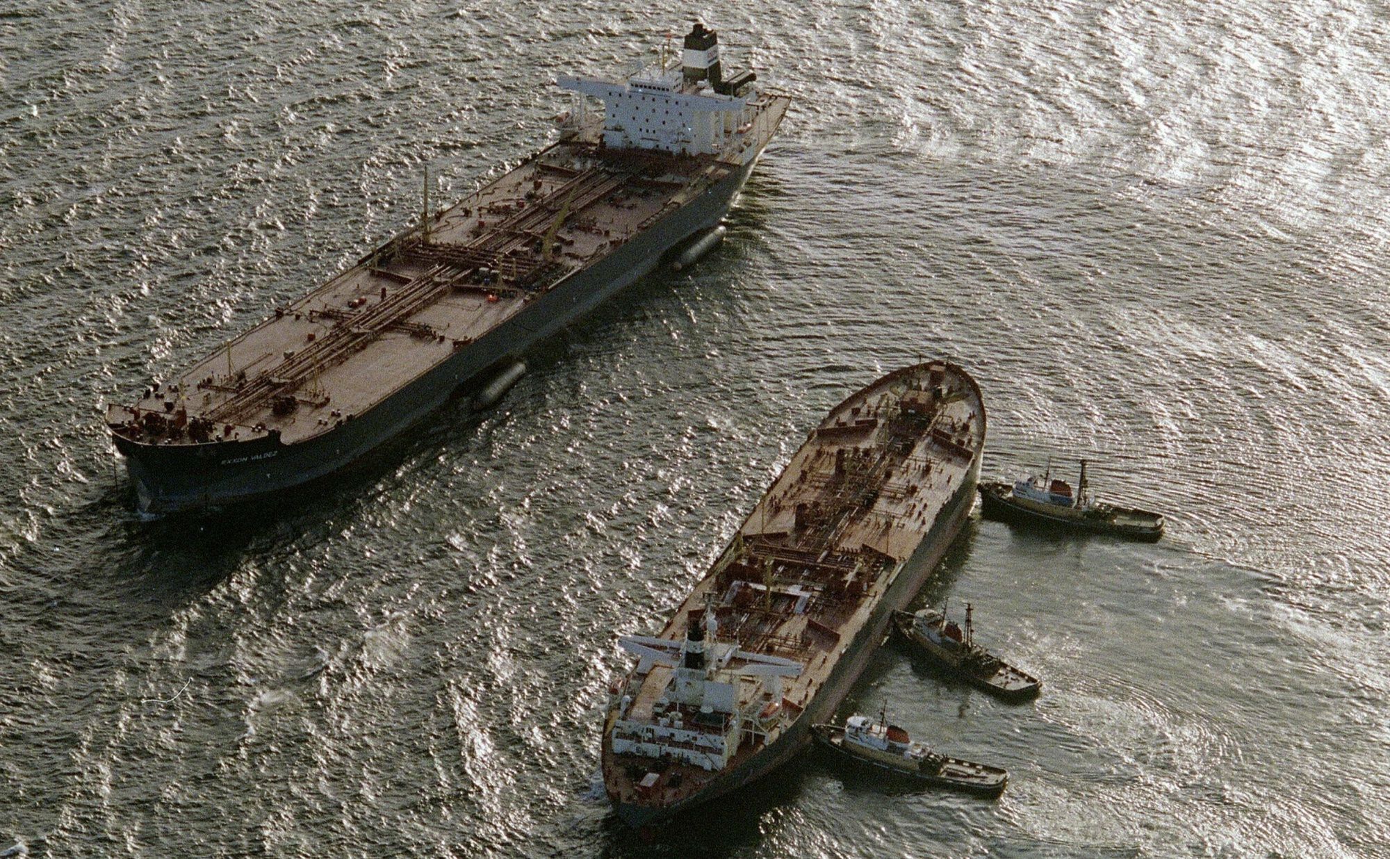 New US sanctions target Iran's secret oil-smuggling fleet