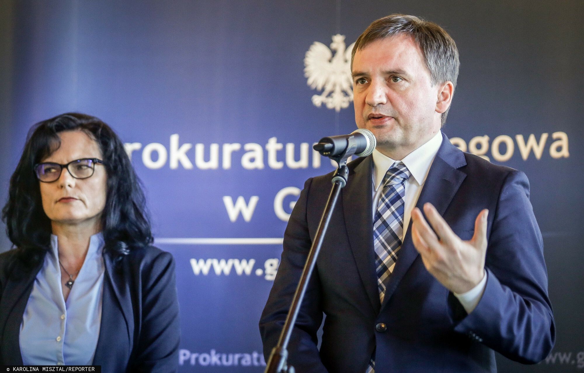 Prokurator bliska Ziobrze zawieszona. Nadal pobiera wysoką pensję