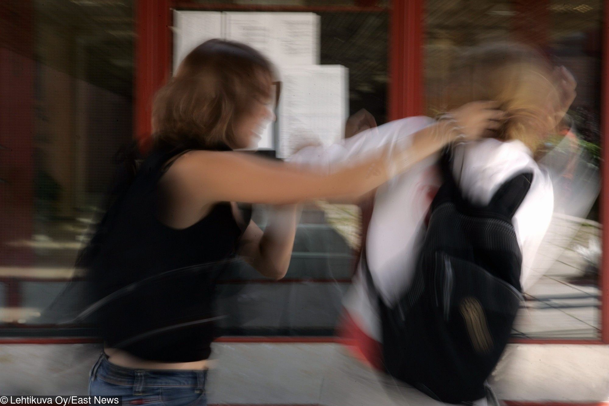 Bójka dwóch nastolatek. Poszło o chłopaka