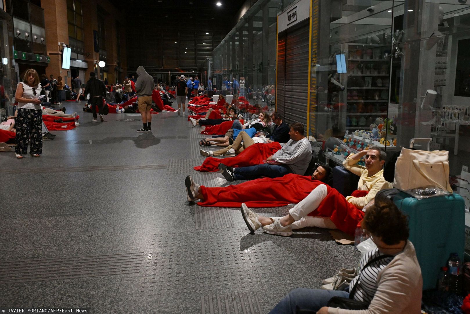 Historic power outage plunges Spain into chaos, restores 92% Historic power outage plunges Spain into chaos, restores 92%