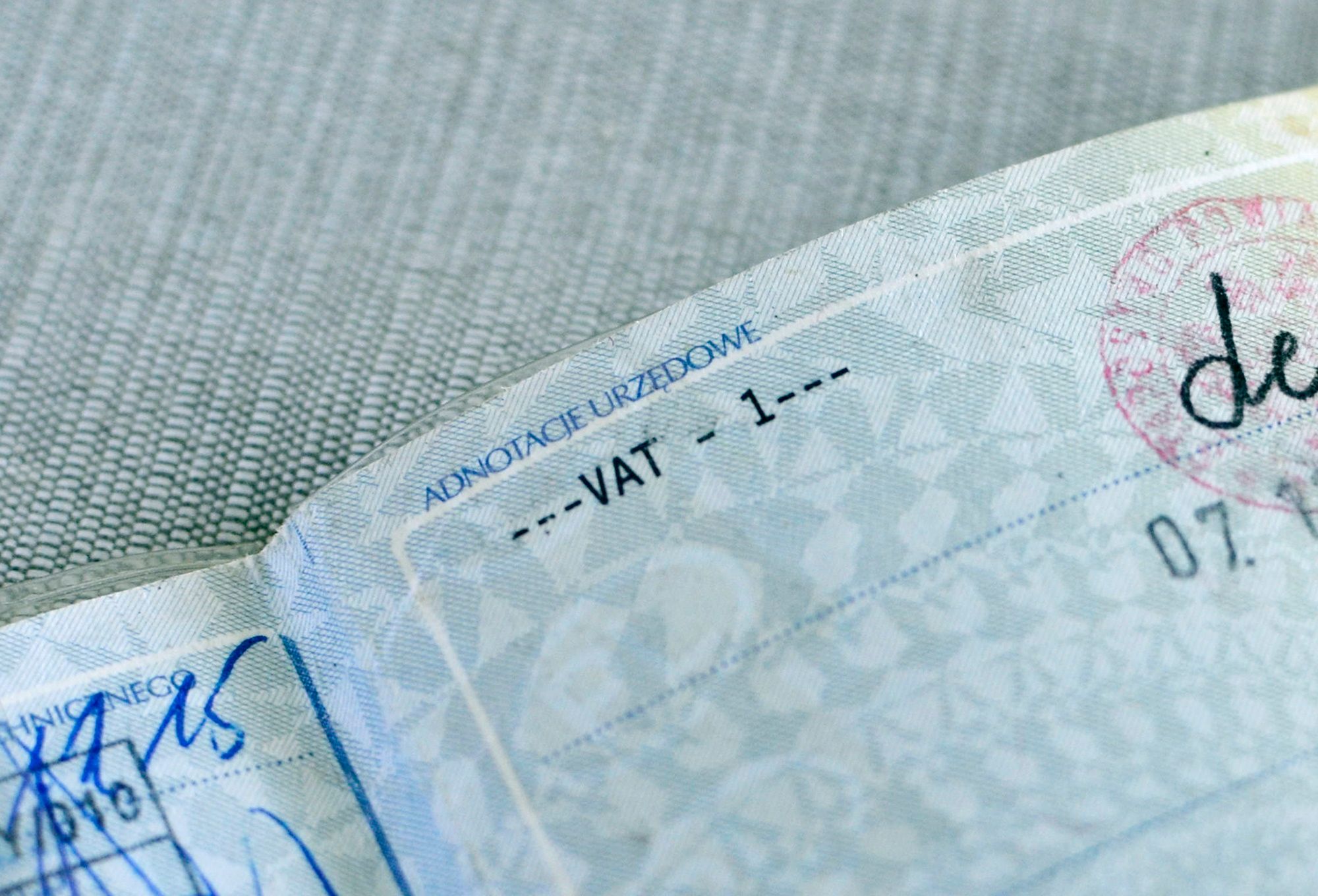 VAT-1 w dowodzie. Co to oznacza i jakie daje korzyści?