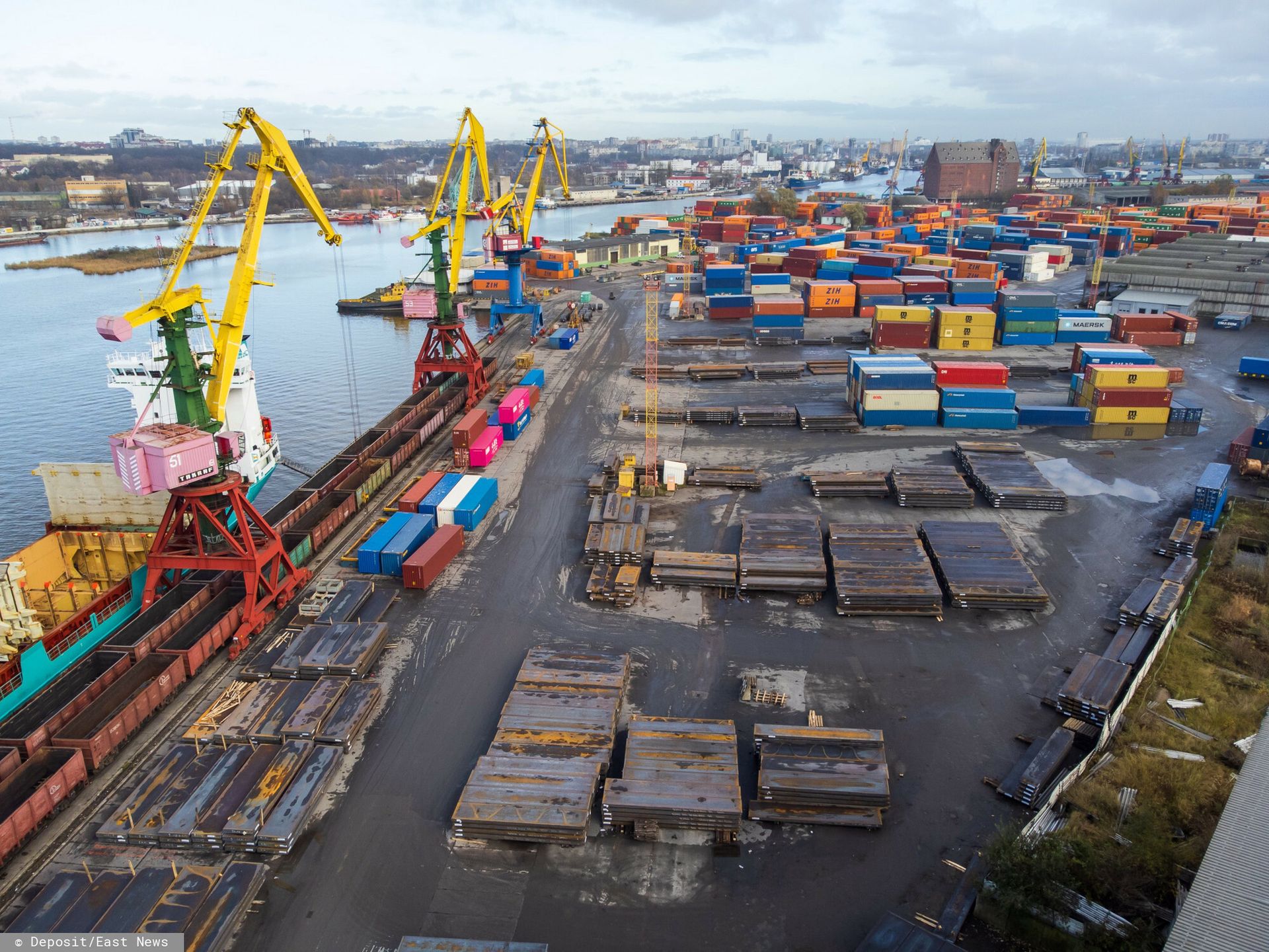 Firefighters battle blaze at Kaliningrad's historic shipyard