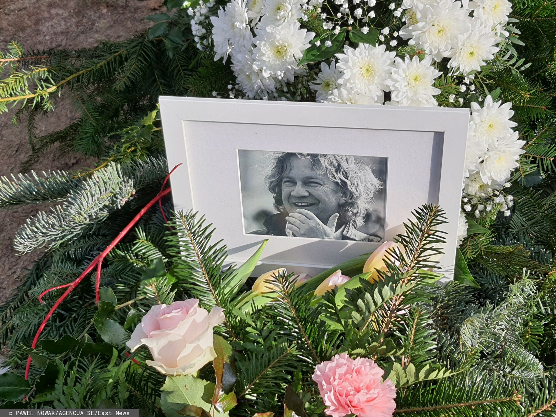 Tak wygląda dziś grób Pawła Królikowskiego. Rodzina wybrała wzruszający ...