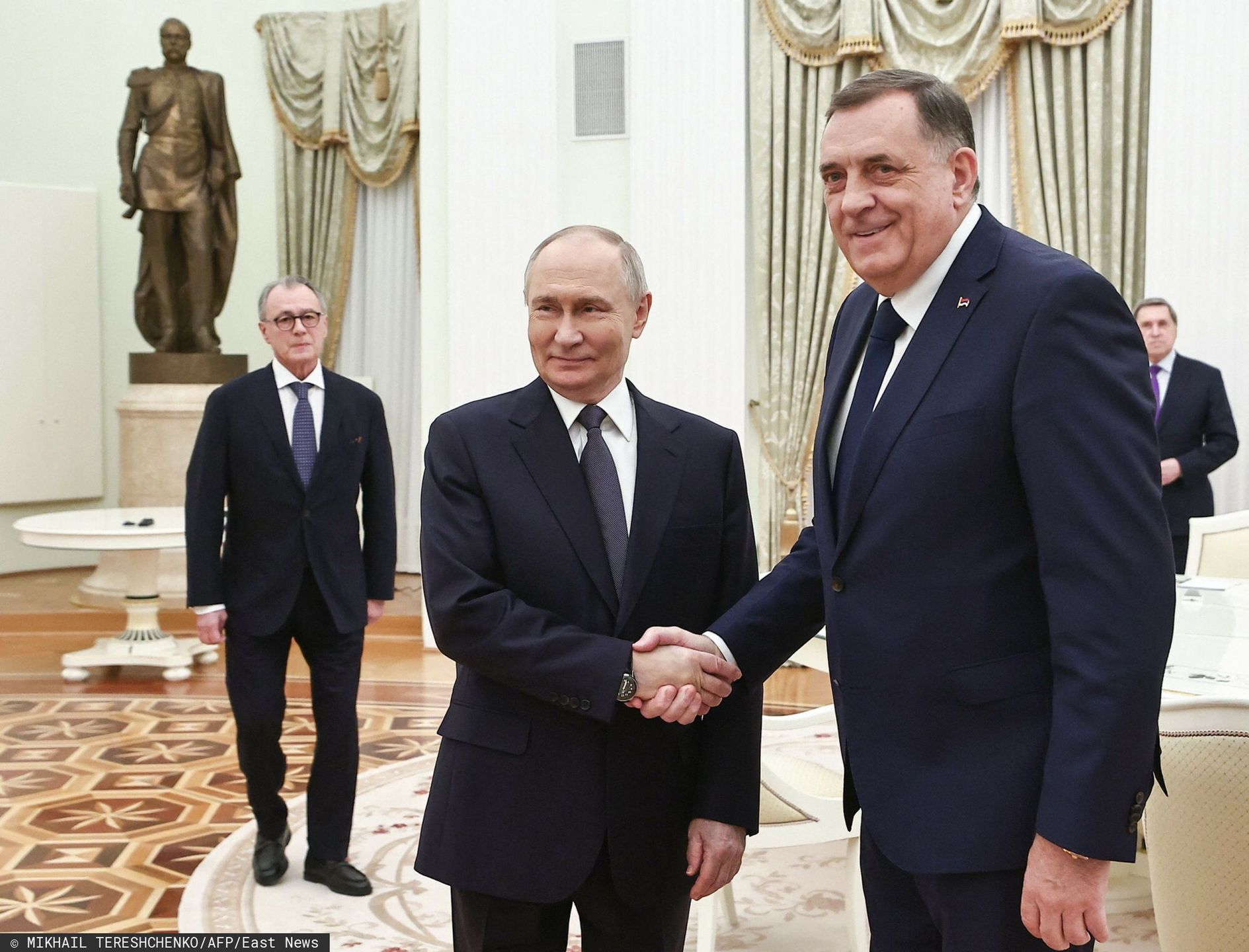 Dodging justice: Dodik meets Putin amid arrest warrant