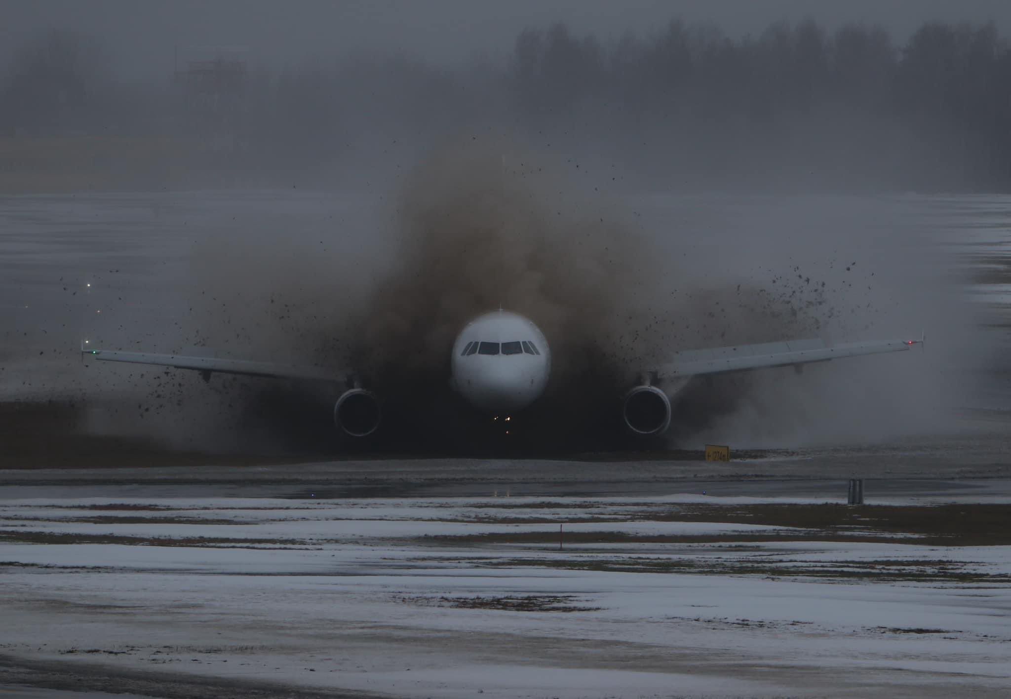 Terrifying moment as Avion Express plane skids off runway in Vilnius ...