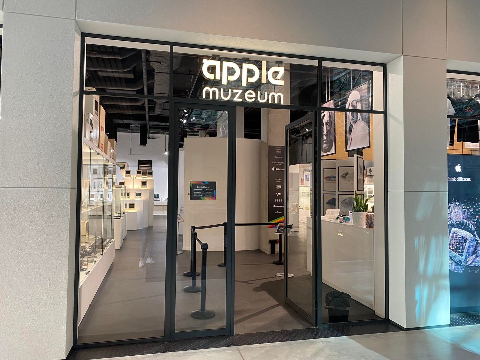 Apple Muzeum. Miejsce na mapie Warszawy dla fanów sprzętu z ...