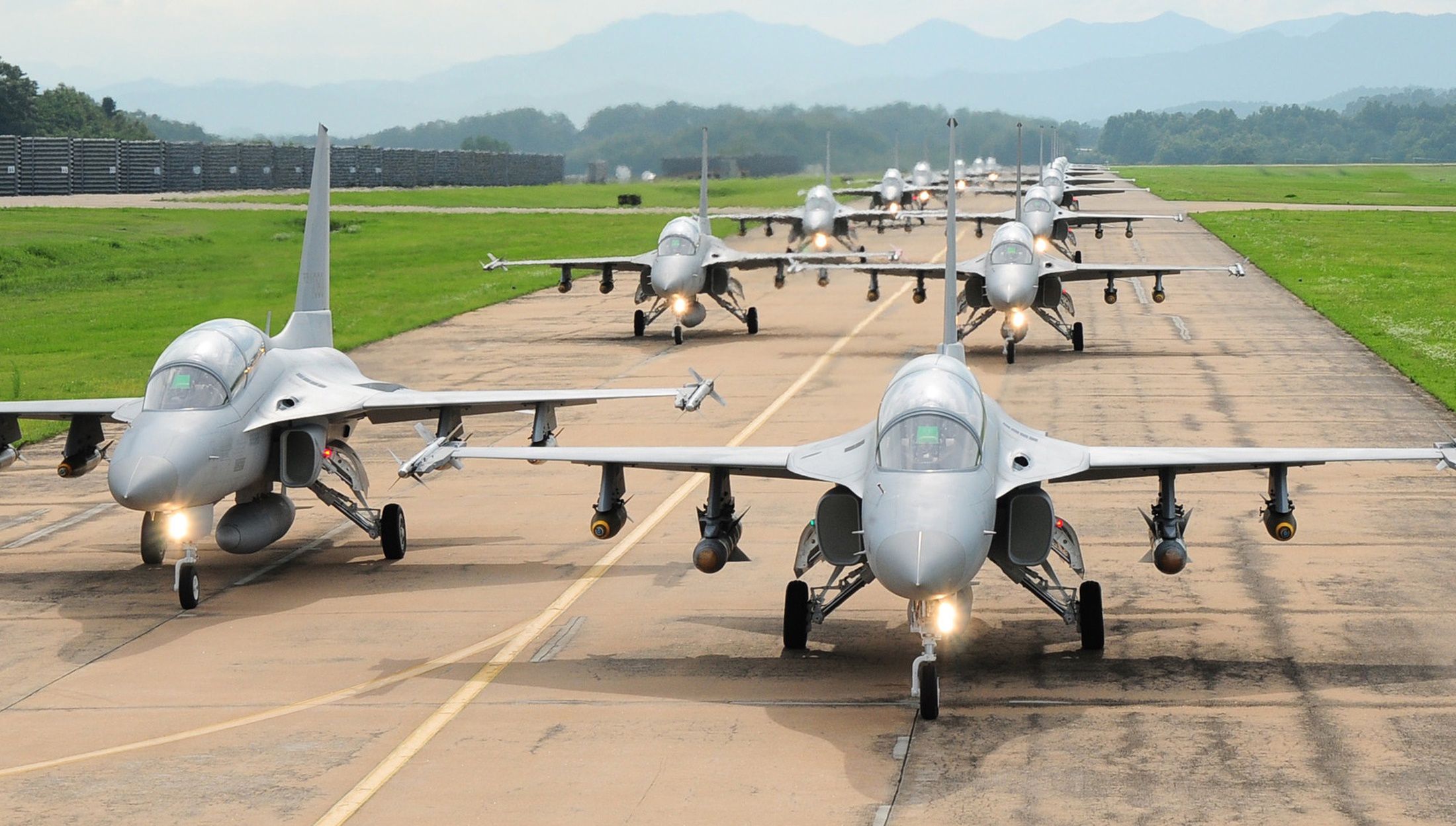 Załadunek FA-50. Na te maszyny czeka Polska