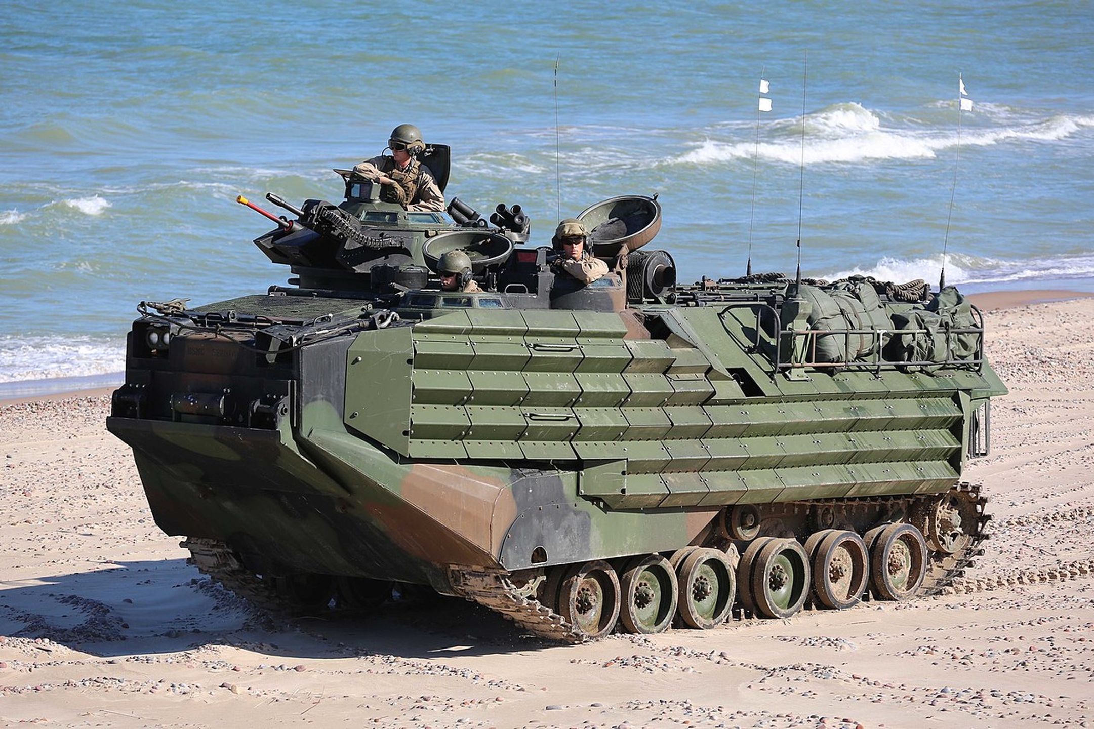 Marines wycofują amfibie AAV7. Mają zakaz pływania, ale Grecja chce je ...