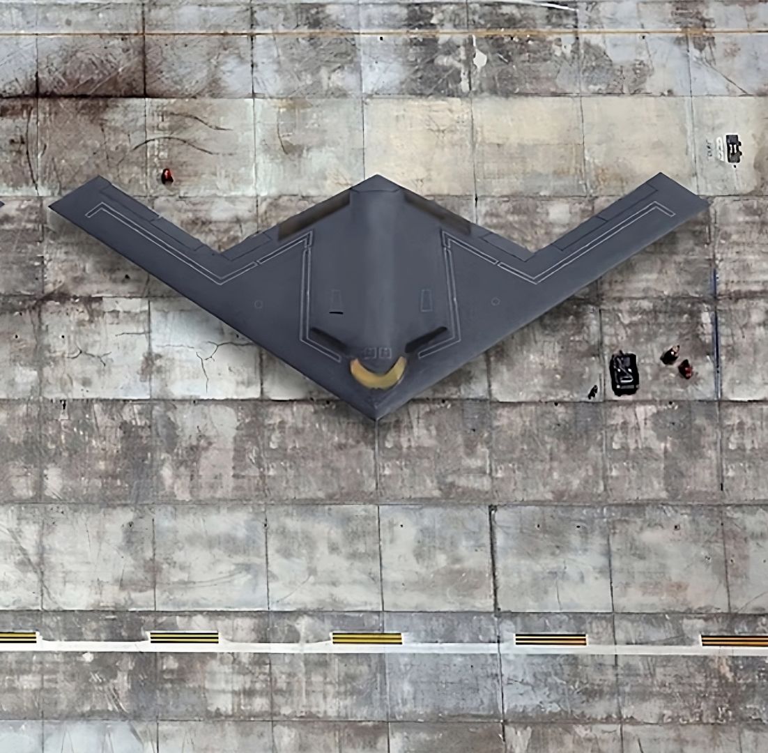 US gets ahead in bomber race: Groundbreaking B-21 stealth bomber with ...