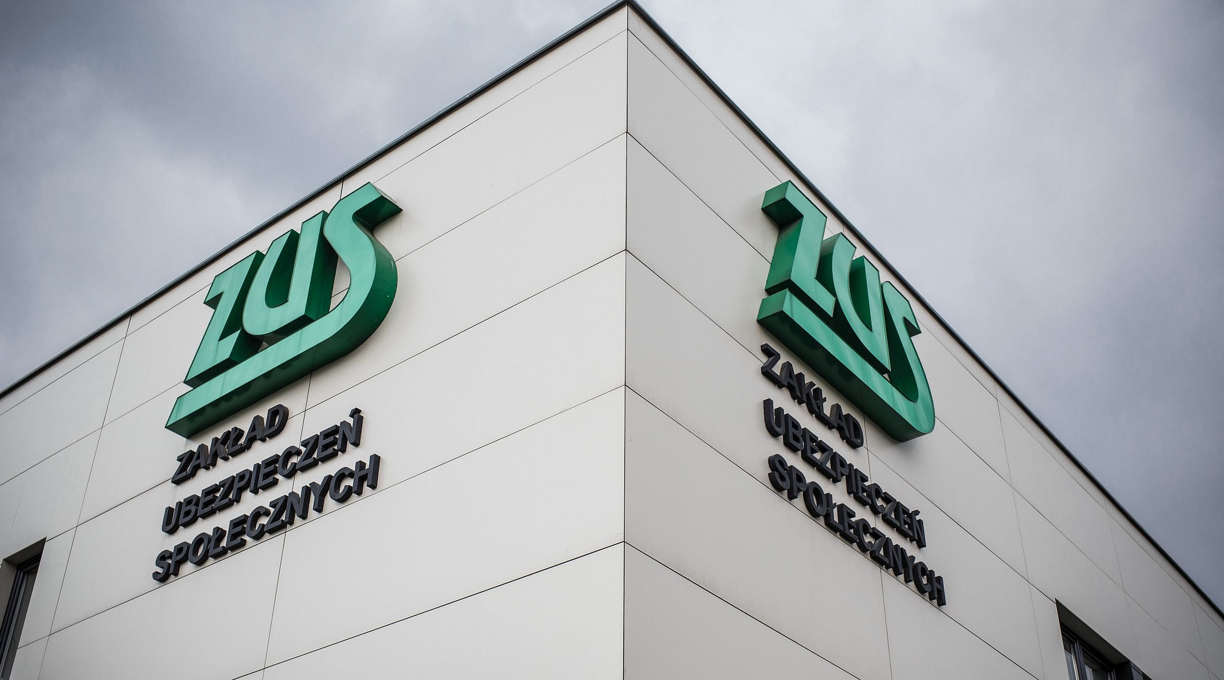 ZUS ostrzega przed oszustami. Rozsyłają zawirusowane maile z fałszywymi ...